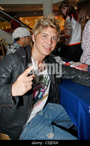 Dan beFour signing their new record at RingCenter shopping mall in ...