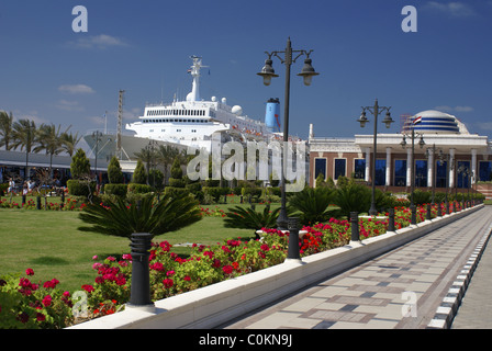 Cruise ship, Alexandria Egypt Stock Photo - Alamy