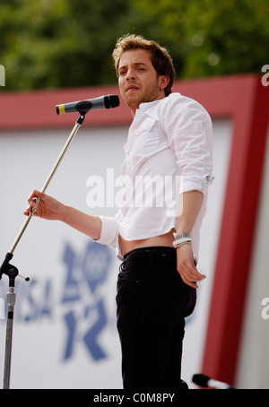 James Morrison The Olympic handover celebrations - The Visa 2012 Party ...