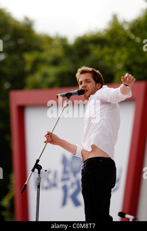 James Morrison The Olympic handover celebrations - The Visa 2012 Party ...
