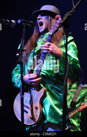 Bo Bice of 40 Years Ago Today performing The Beatles' 'Sgt. Pepper's ...