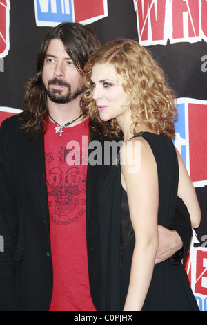 Dave Grohl of Foo Fighters with his wife Jordyn Blum 2008 VH1 Rock ...