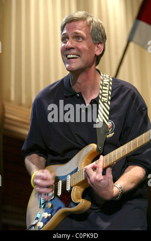 White House Press Secretary Tony Snow leaves the White House briefing ...