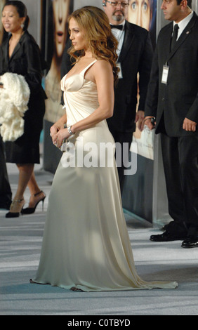 Jennifer Lopez arrives at the premiere of "The Curious Case of Benjamin ...