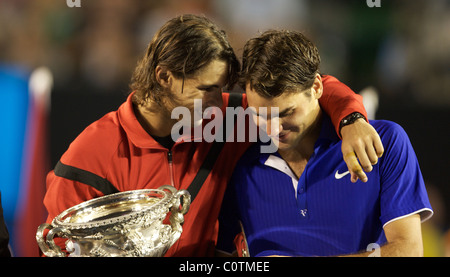 Roger Federer breaks down crying during the trophy presentation after ...