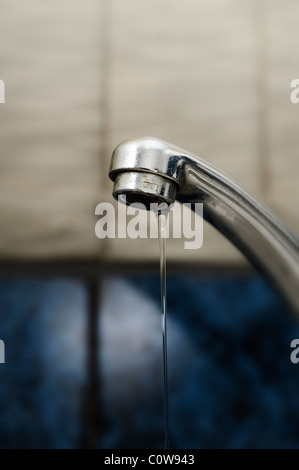 A running tap in a kitchen Stock Photo - Alamy