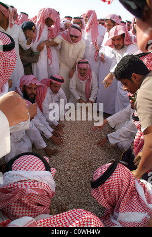 THE BODY OF KING FAHD, WHO DIED AUGUST 1, IS INTERRED AT A SIMPLE ...