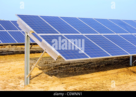 Solaranlage auf Feld - solar plant on field 08 Stock Photo - Alamy