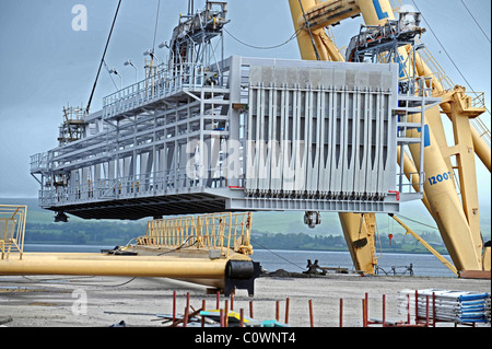 Inchgeeen Dry Dock, floating jetty Greenock. New floating jetty for ...