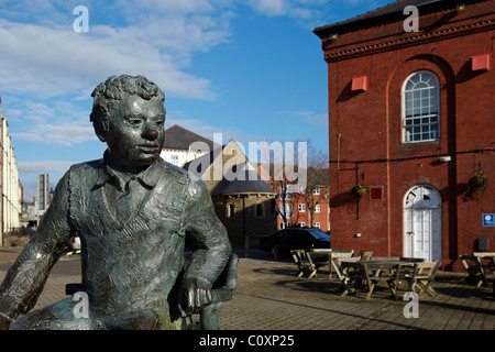 Statue of Dylan Thomas Swansea Marina South Wales Stock Photo - Alamy