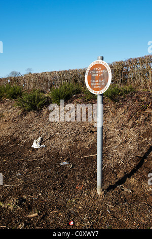 Litter and (don't litter sign), Pembroke, West Wales, UK Stock Photo ...