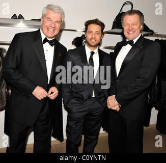 Kerry Whiteside, Executive Director of CANFAR (L), Jason Priestly (M ...