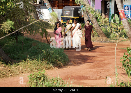 Daily life on the Kerala backwaters, Alappuzha District, Kerala, South ...