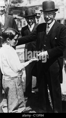 Rockefeller Family. Industrialist John D. Rockfeller Sr., circa early ...