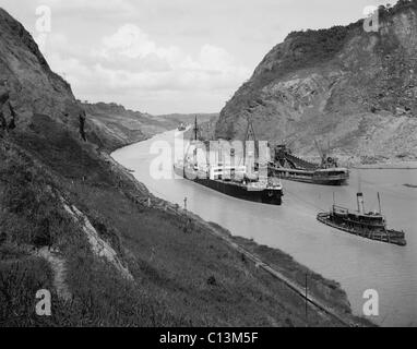PANAMA , 1910 : Suction dredge, Culebra Cut, Panama Canal , 1910 ...