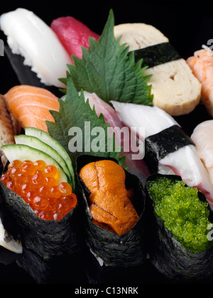Japanese sushi gunkan with scallops Stock Photo - Alamy
