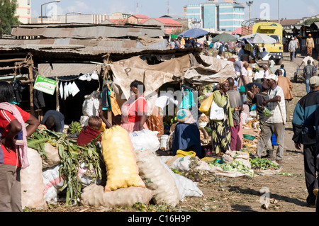 Slum scene near Nairobi River nairobi kenya Stock Photo - Alamy