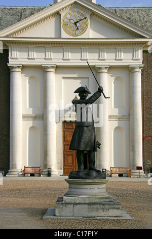 Chelsea Pensioner Monument Stock Photo - Alamy