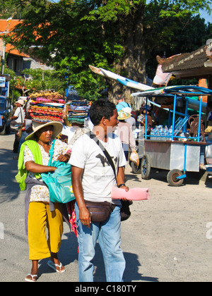 Street vendors in Bali, Indonesia Stock Photo - Alamy