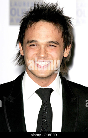 GARETH GATES IS A DAD British pop star GARETH GATES and his wife ...