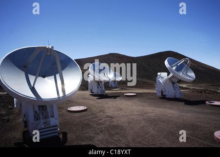The Submillimeter Array (SMA) at The Mauna Kea Observatory on Mauna Kea ...