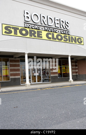 A Borders Books store in the process of being closed Stock Photo - Alamy