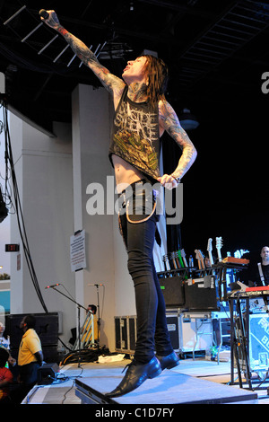 Trace Cyrus, brother of Miley Cyrus and singer of Metro Station ...