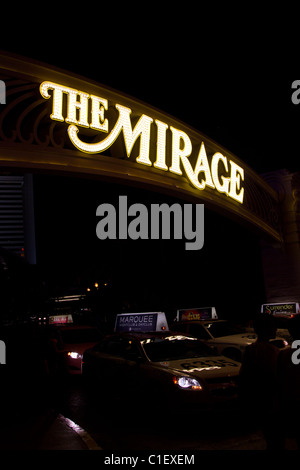 mirage las vegas night sign Stock Photo - Alamy