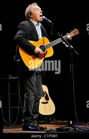 David St. Hubbins aka Michael McKean of Spinal Tap performing in ...