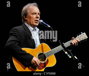 David St. Hubbins aka Michael McKean of Spinal Tap performing in ...