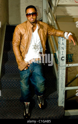 Bobby Valentino backstage at the Chicago Theatre Chicago, Illinois - 15 ...