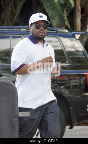 Ice Cube Celebrities arrive at Staples Center for Los Angeles Lakers vs ...