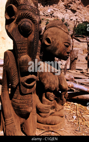 Africa, Mali, art and craft, Dogon blacksmith nearby Ireli Stock Photo ...