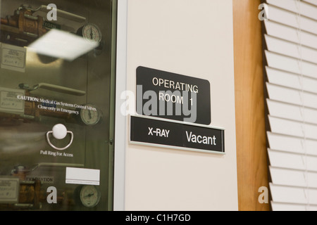 Operating room sign Stock Photo - Alamy
