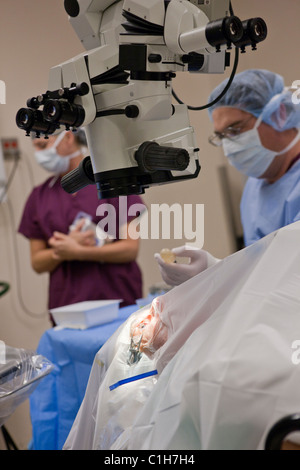 Ophthalmologist performing cataract surgery Stock Photo - Alamy