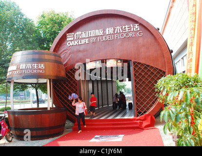 World's largest barrel Tourists admire the world's largest barrel ...