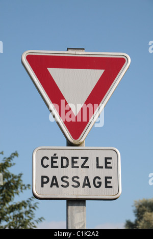 Cedez Le Passage Traffic Sign Stock Photo - Alamy
