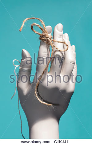 Remember knot and reminder symbol as a string tied on a finger to ...