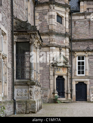 Germany, Lower Saxony, Emmerthal, castle castle Hämelschen, pond, Weser ...