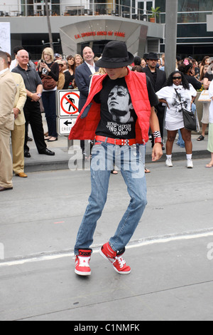 Atmosphere The memorial service for the King of Pop, Michael Jackson ...