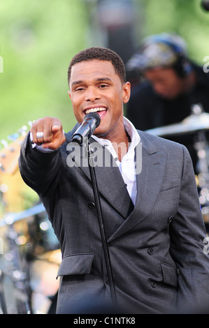Singer Maxwell performing on the CBS Early Show Summer Concert Series ...