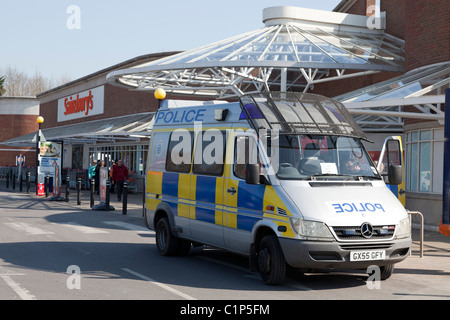 British Transport Police van outside Leeds Station Stock Photo - Alamy