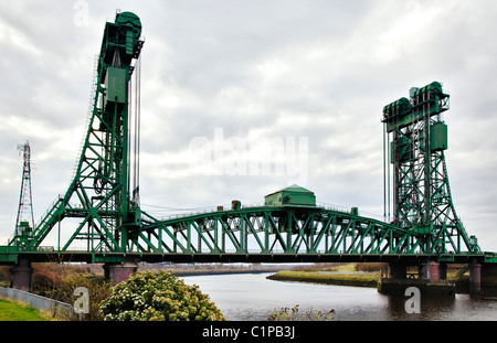 Tees Newport Bridge, Middlesbrough, UK. Weather: blue skies and light ...