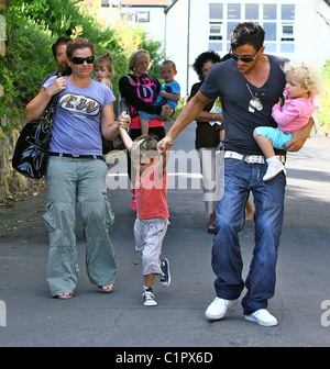 Peter Andre spends some quality time with his children and mother at ...