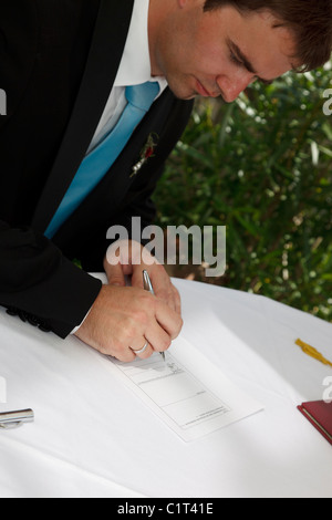 groom's signature at wedding ceremony Stock Photo - Alamy
