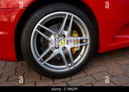 FERRARI F430 BADGE ON WHEEL CLOSE UP BRAKE DISC CALIPER Stock Photo - Alamy
