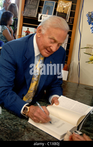 Buzz Aldrin signs copies of his book 'Magnificient Desolation' at ...