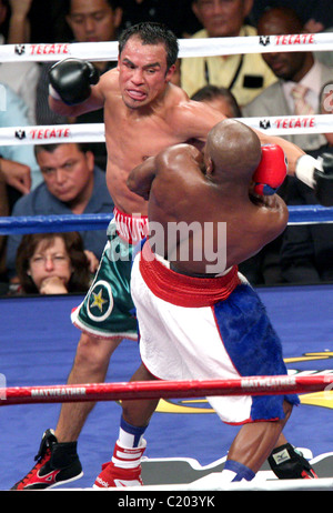 Juan Manuel Marquez, from Mexico, right, knocks out Manny Pacquiao ...