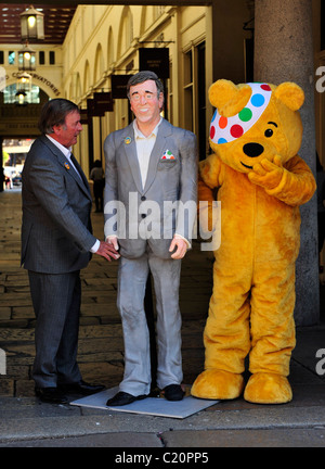 Terry Wogan poses with Pudsy Bear and a life size cake made in his ...