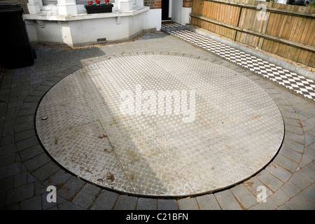 Rotating turntable platform to spin parked car for easy access to ...